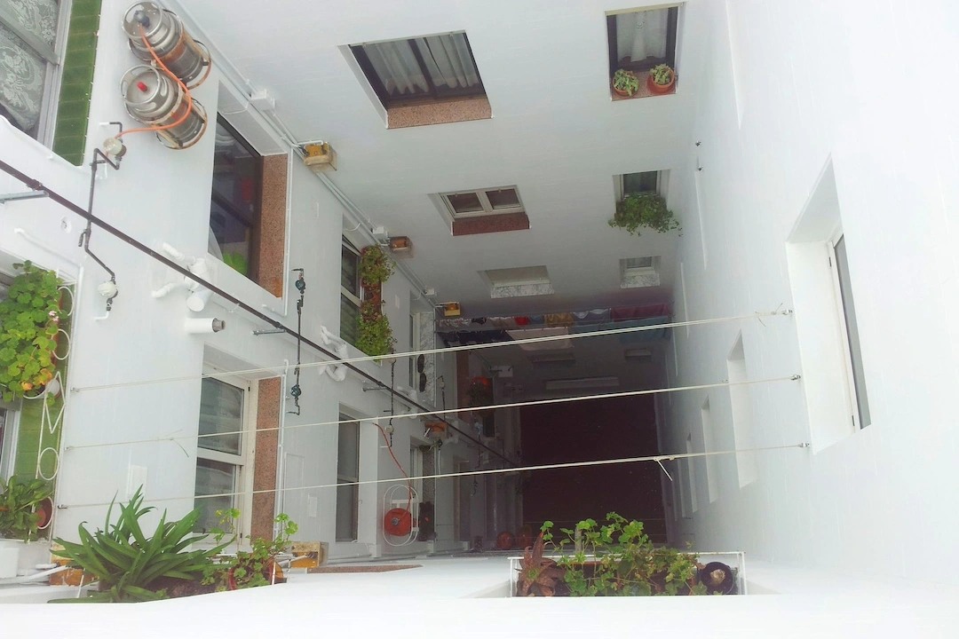 Problemas frecuentes en los patios de luces de los edificios - Finques ...